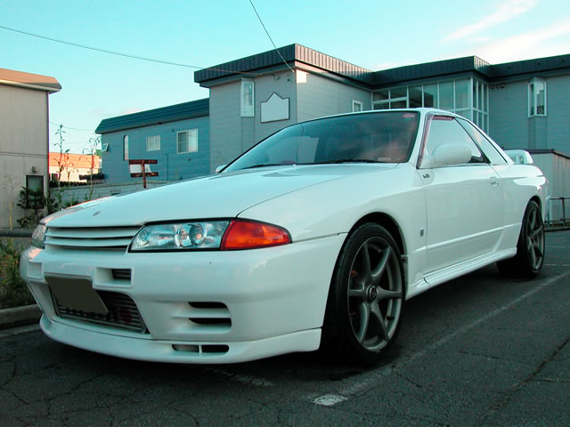 CLUB SLASH/SKYLINE BNR32